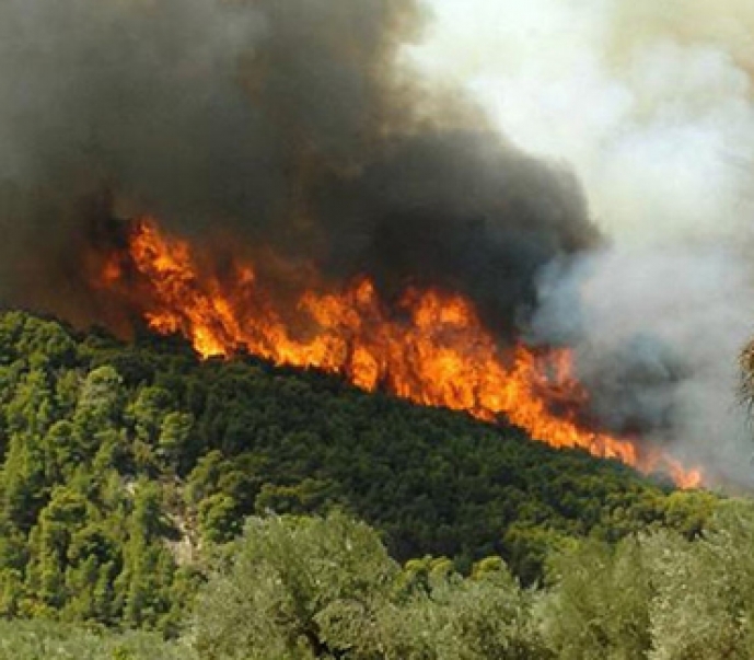 «Στο κόκκινο» Αττική, Εύβοια, Κρήτη και νησιά του Αιγαίου για πυρκαγιές ...