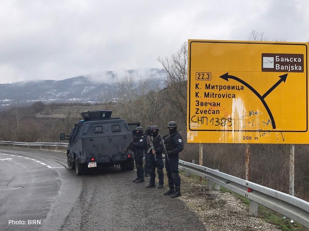 Κόσοβο: Οδοφράγματα από Σέρβους για να αποκλείσουν την κυκλοφορία ...