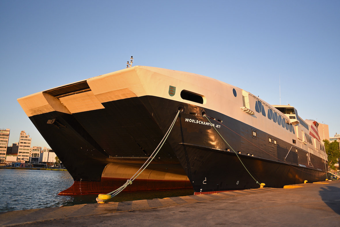 Στις Κυκλάδες το πιο γρήγορο ταχύπλοο του κόσμου – Το θηριώδες World ...