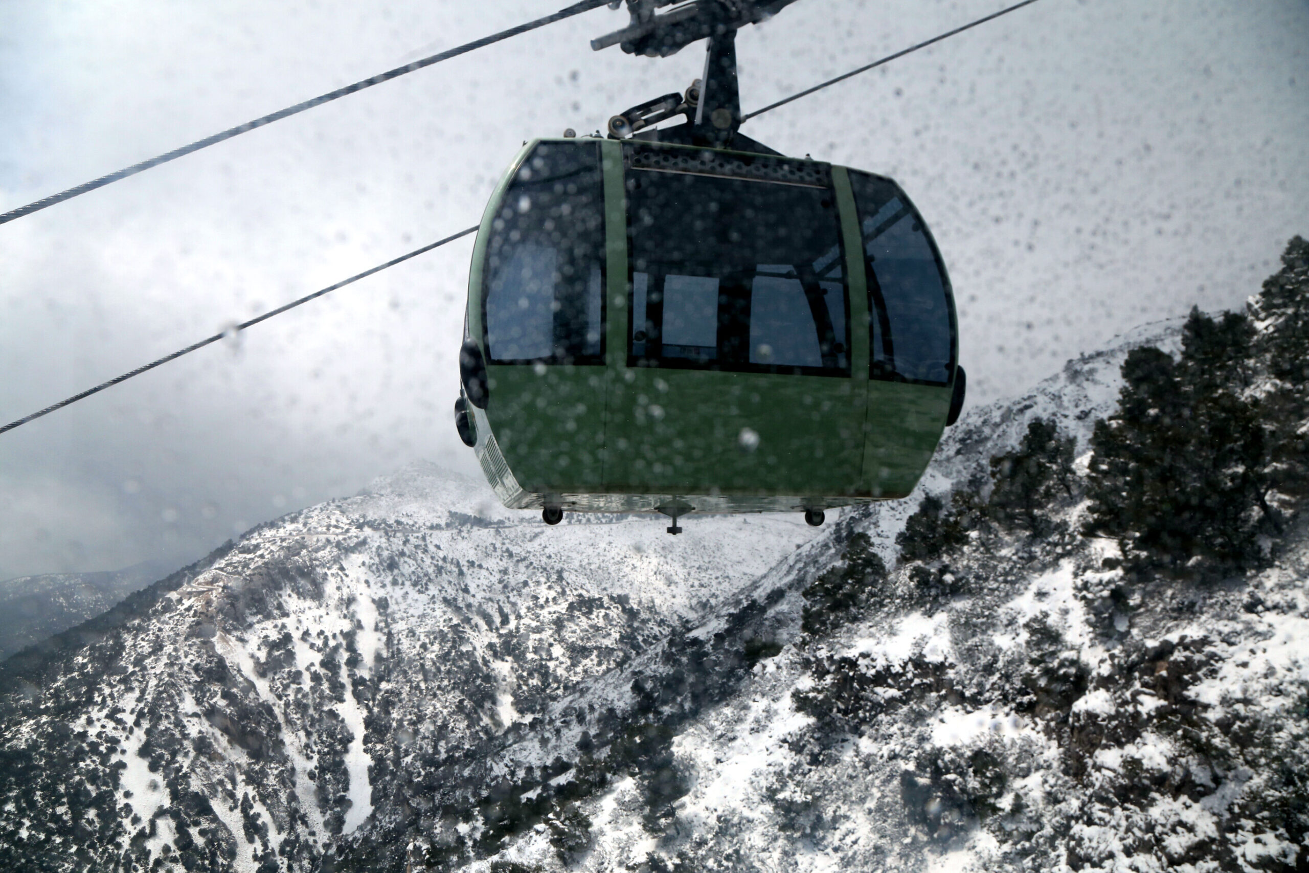 Γαλλία: 110 άνθρωποι εγκλωβίστηκαν σε τελεφερίκ στα 3.800 μέτρα ύψος ...