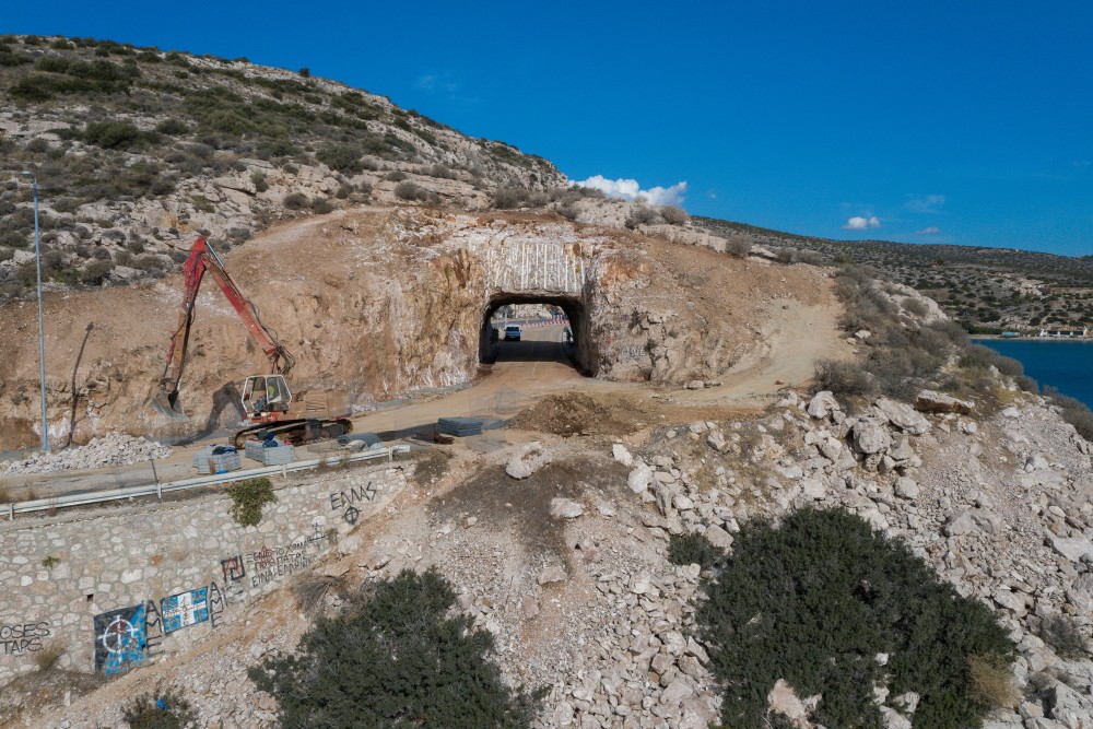 Τρύπες του Καραμανλή: Έτσι εξελίσσονται τα έργα στήριξης – Από τη μία ...