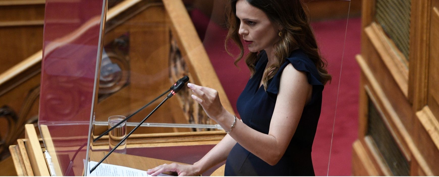 Εφη Αχτσιόγλου: Η ανάρτηση για τον γιο της – «Ο μικρούλης μας κλείνει ...