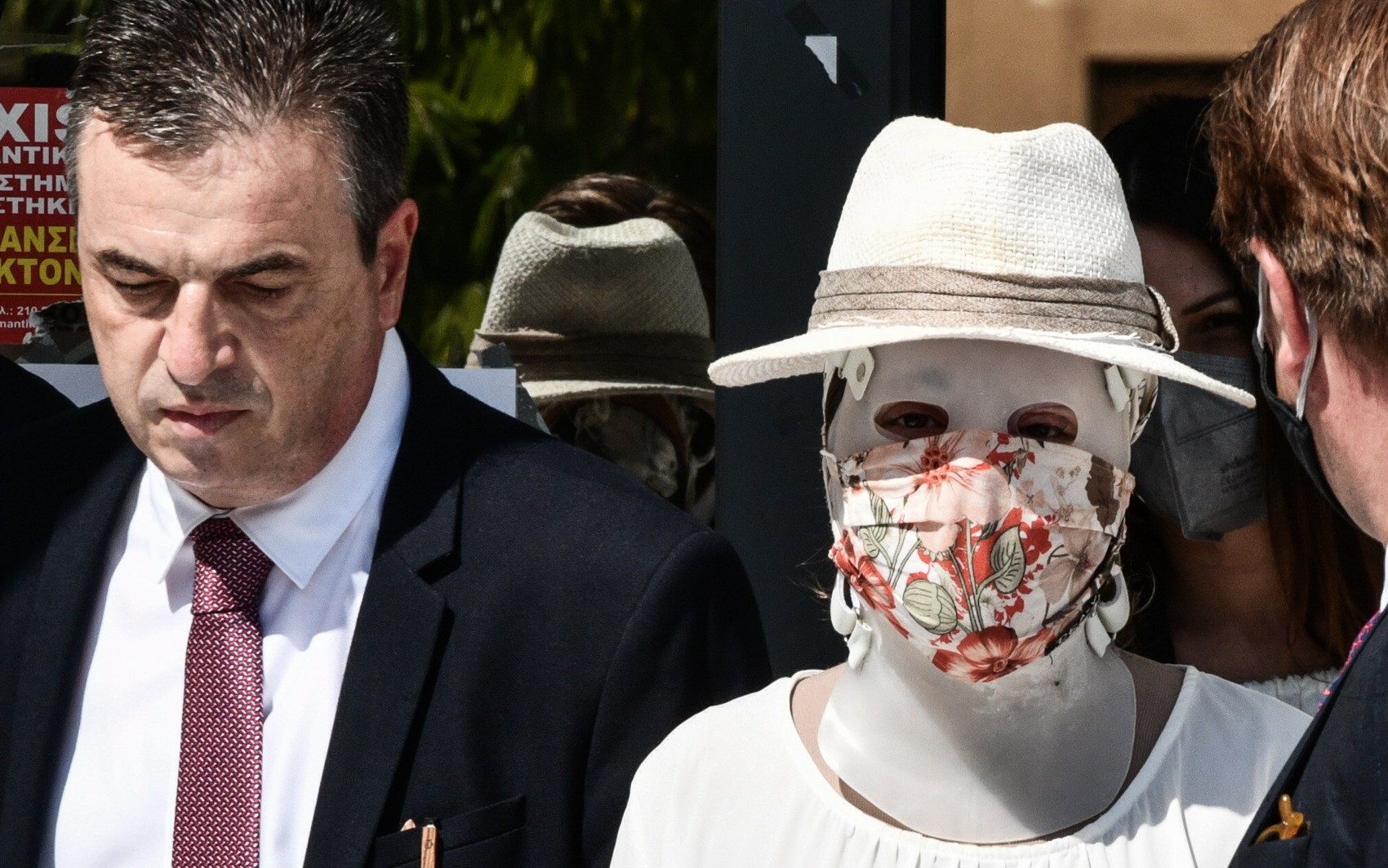 Ιωάννα Παλιοσπύρου: Η φωτογραφία χωρίς μάσκα, τα κατεστραμμένα ρούχα ...