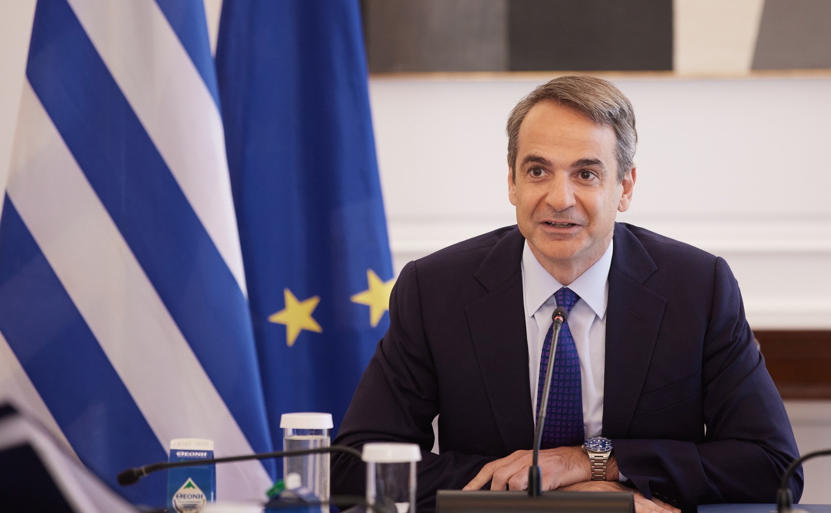 Μητσοτάκης στο Υπουργικό: Εμβολιαζόμαστε, ενωνόμαστε, παίρνουμε τις ...