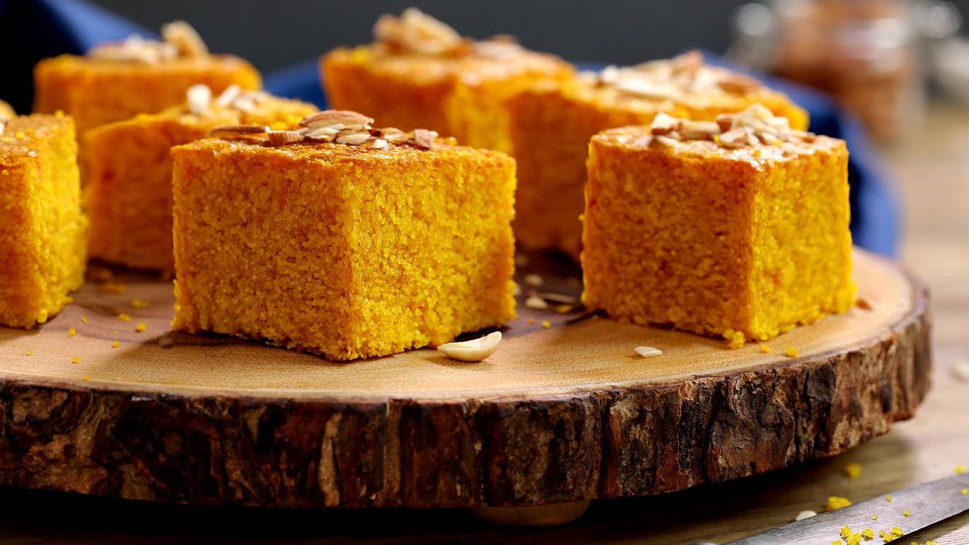 Σφουφ, το Λιβανέζικο χρυσό κέικ με σιμιγδάλι και κουρκουμά | topontiki.gr