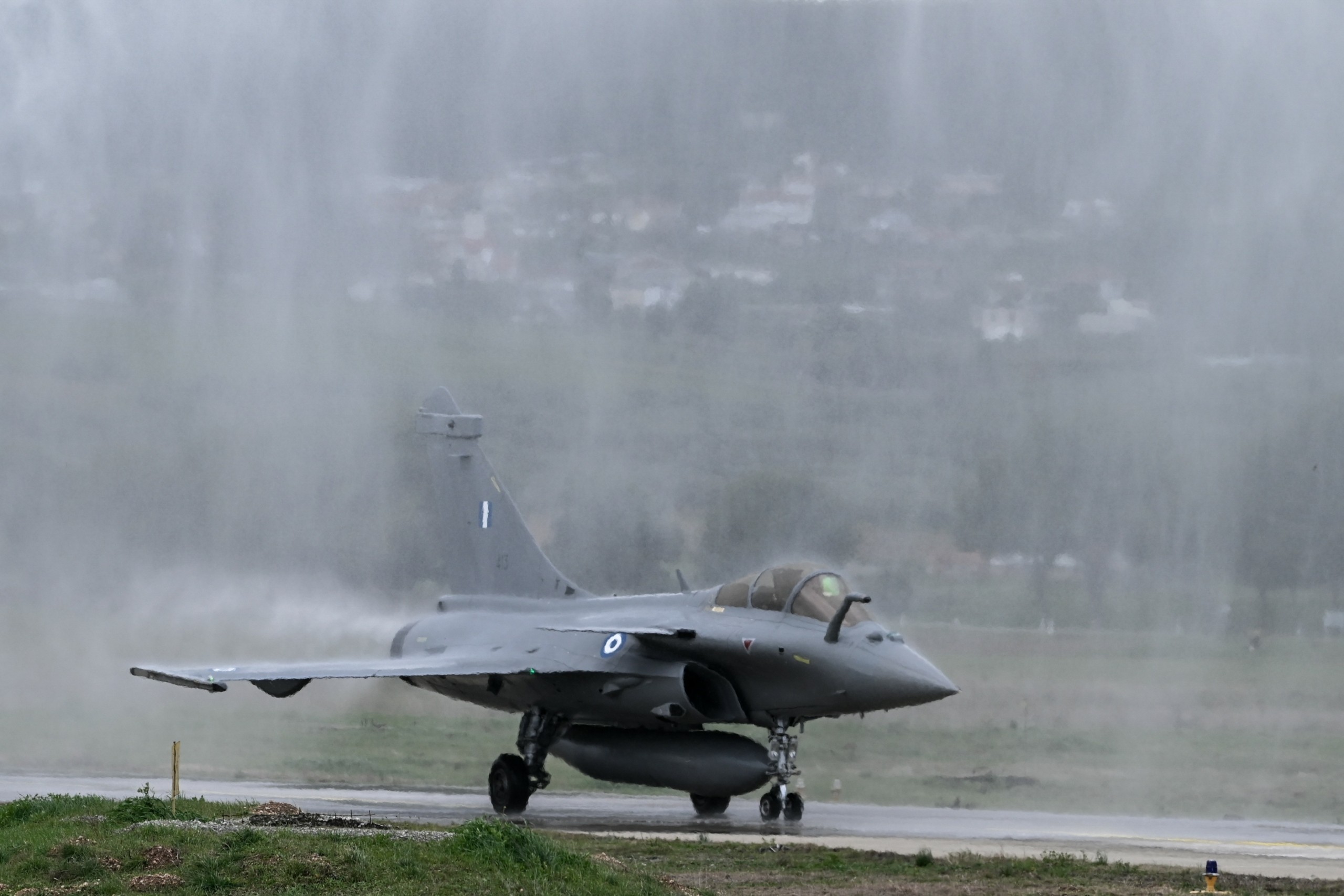 Rafale: Η πρώτη προσγείωση στην Τανάγρα – Οι ελιγμοί των πιλότων πάνω ...