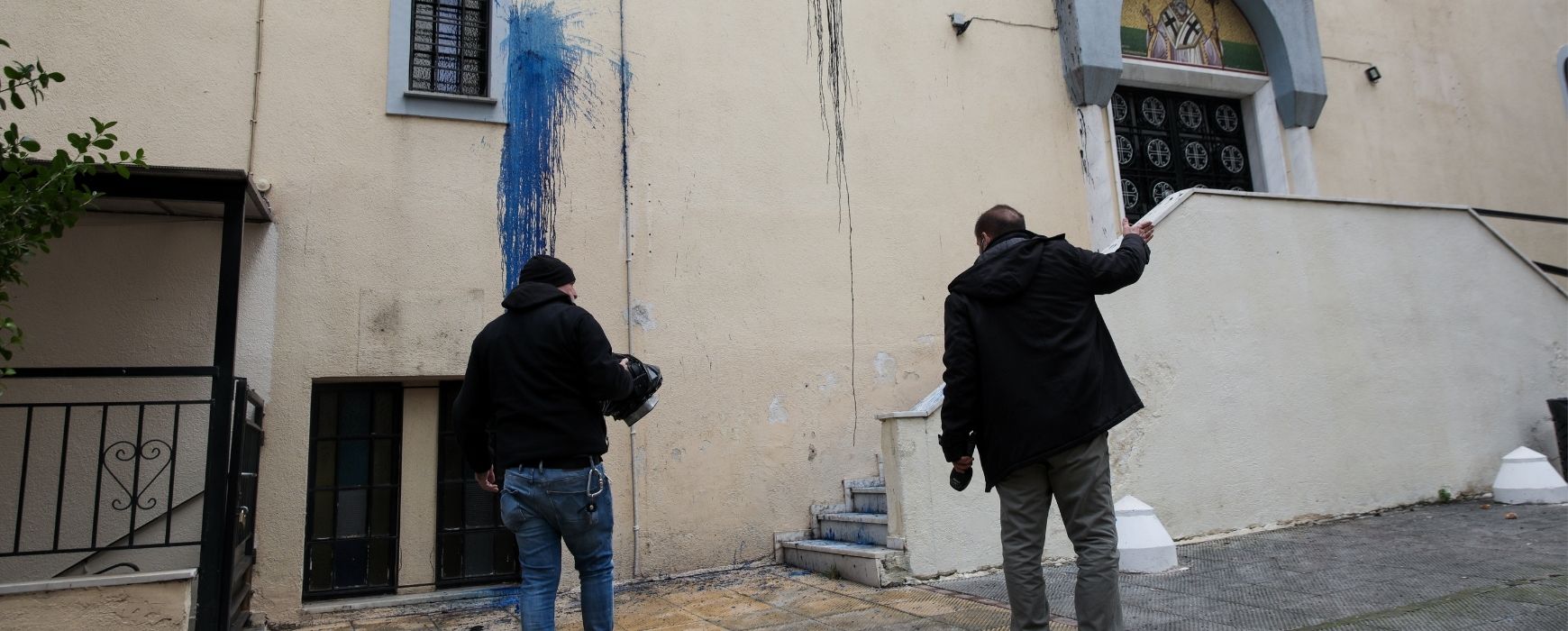 Κάτω Πατήσια: Νέα επίθεση με μπογιές στην εκκλησία του ιερέα που ...