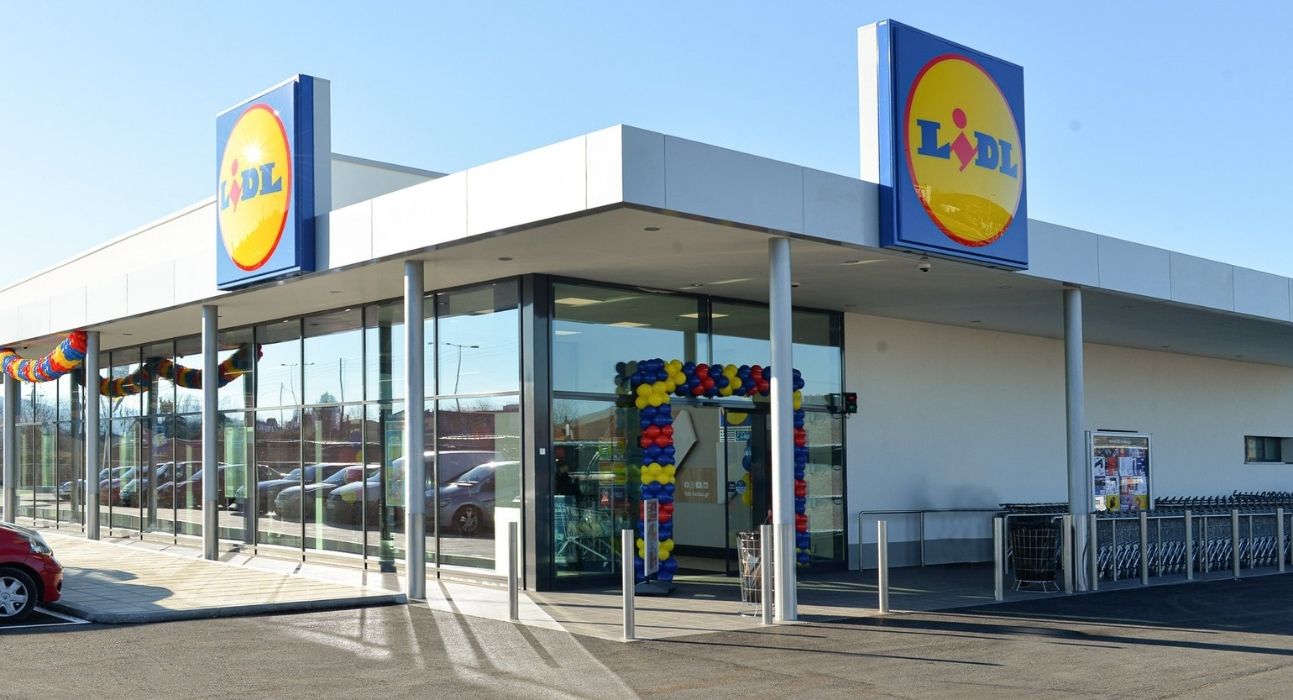 Lidl: Οργή στα social media για τη μήνυση σε 70χρονη, που έκλεψε ...