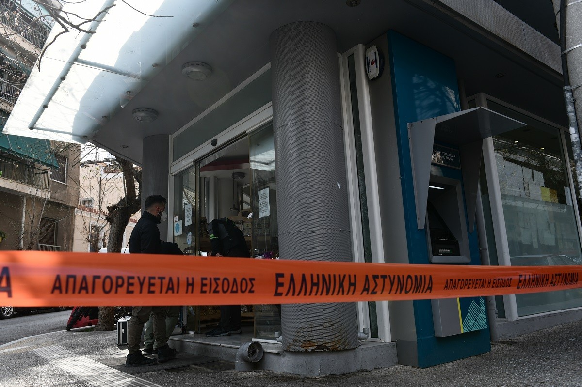 Παγκράτι: Ληστεία σε χρηματαποστολή – Χάλασε το μηχανάκι και… έκλεψαν ...
