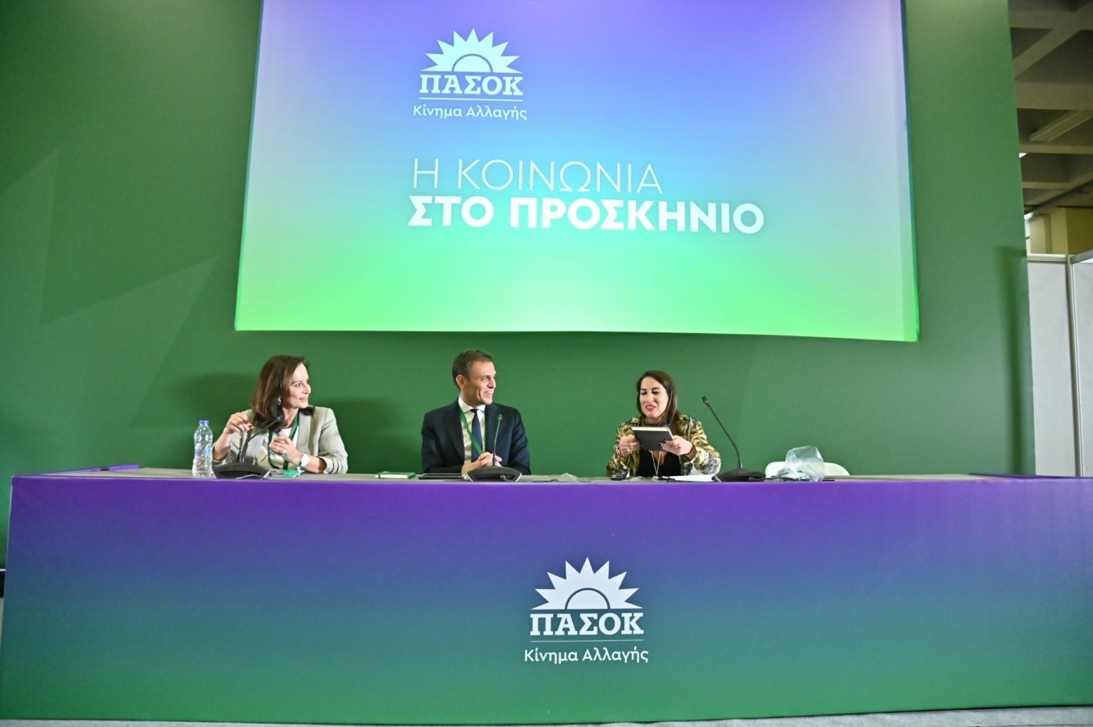 Συνέδριο ΠΑΣΟΚ: Η επανεμφάνιση της Άννας Διαμαντοπούλου (Photo ...