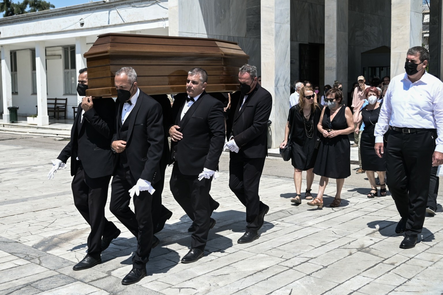 Κωνσταντίνος Τζούμας: Βουβός θρήνος στην κηδεία του (Photos) | topontiki.gr