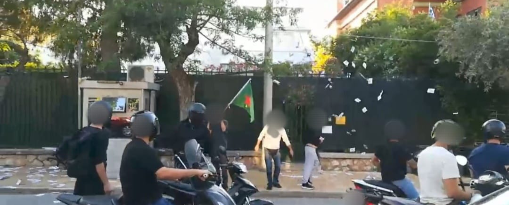 Ντου του «Ρουβίκωνα» στο τουρκικό προξενείο: Tρικάκια και συνθήματα ...