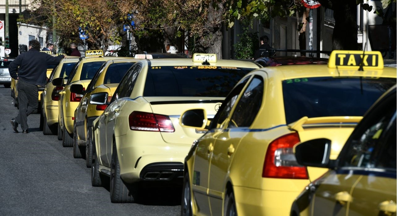 Σκρέκας: Έρχονται τα «πράσινα» ηλεκτρικά ταξί – Από τις 9 Ιανουαρίου οι ...