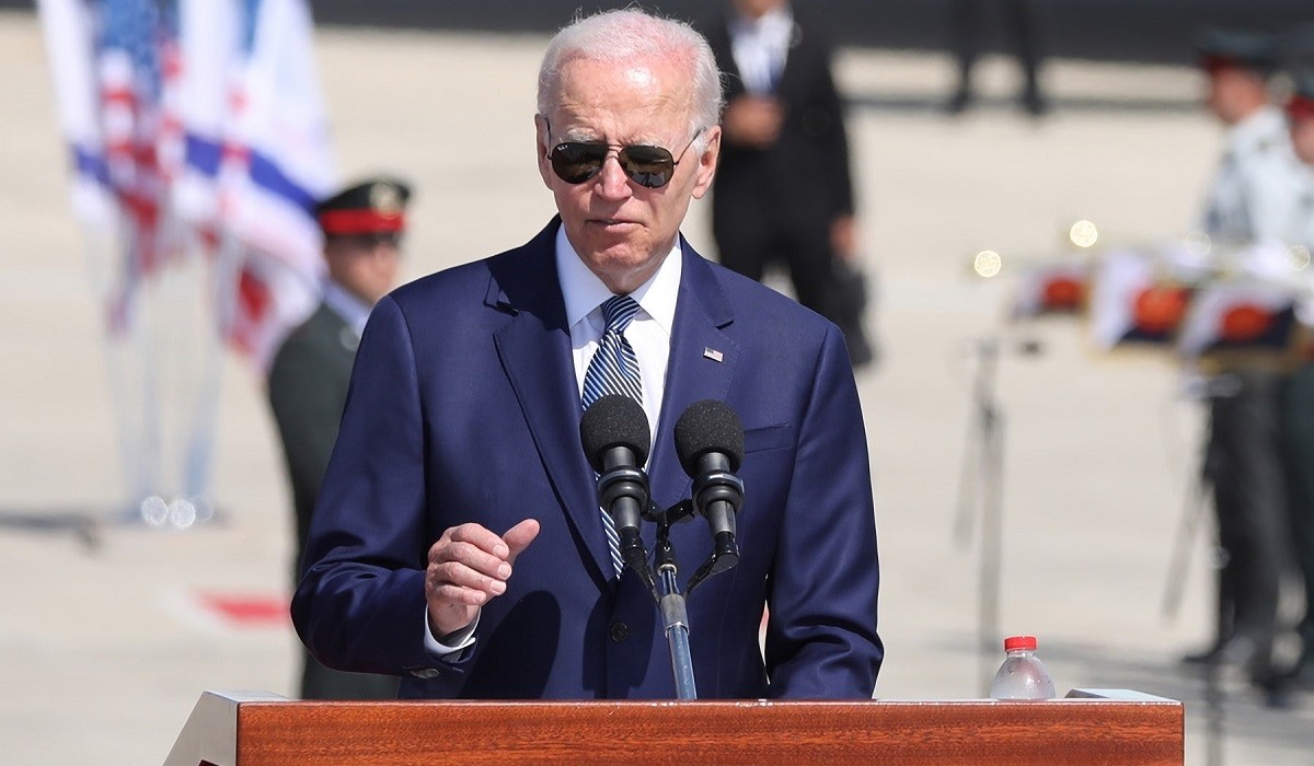 Τζο Μπάιντεν: «Χαμένος» ο πρόεδρος των ΗΠΑ κατά την άφιξή του στο ...