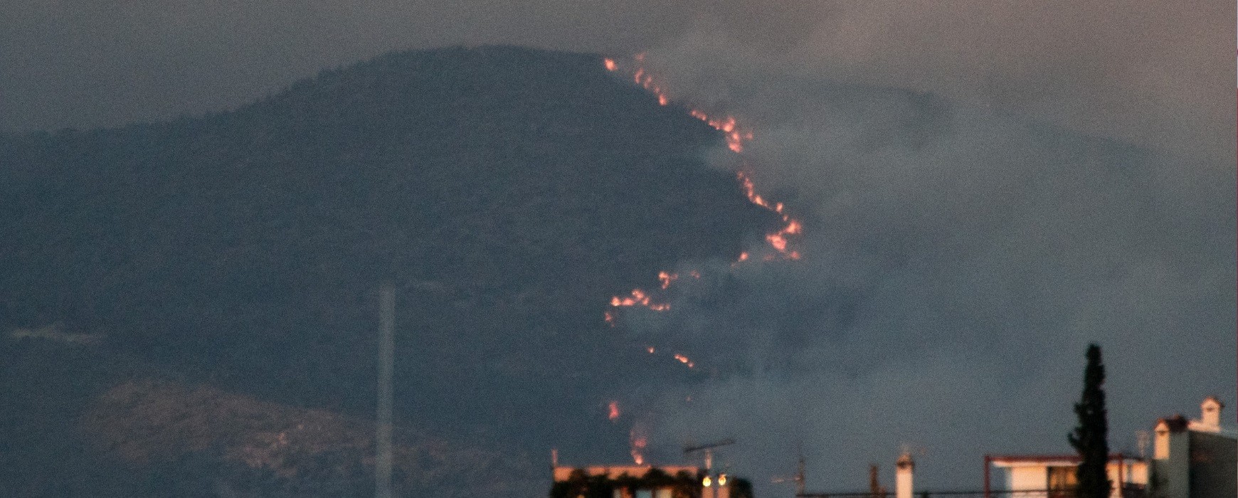 Φωτιά στην Πεντέλη: Eνίσχυση της έντασης των ανέμων τις πρωινές ώρες ...