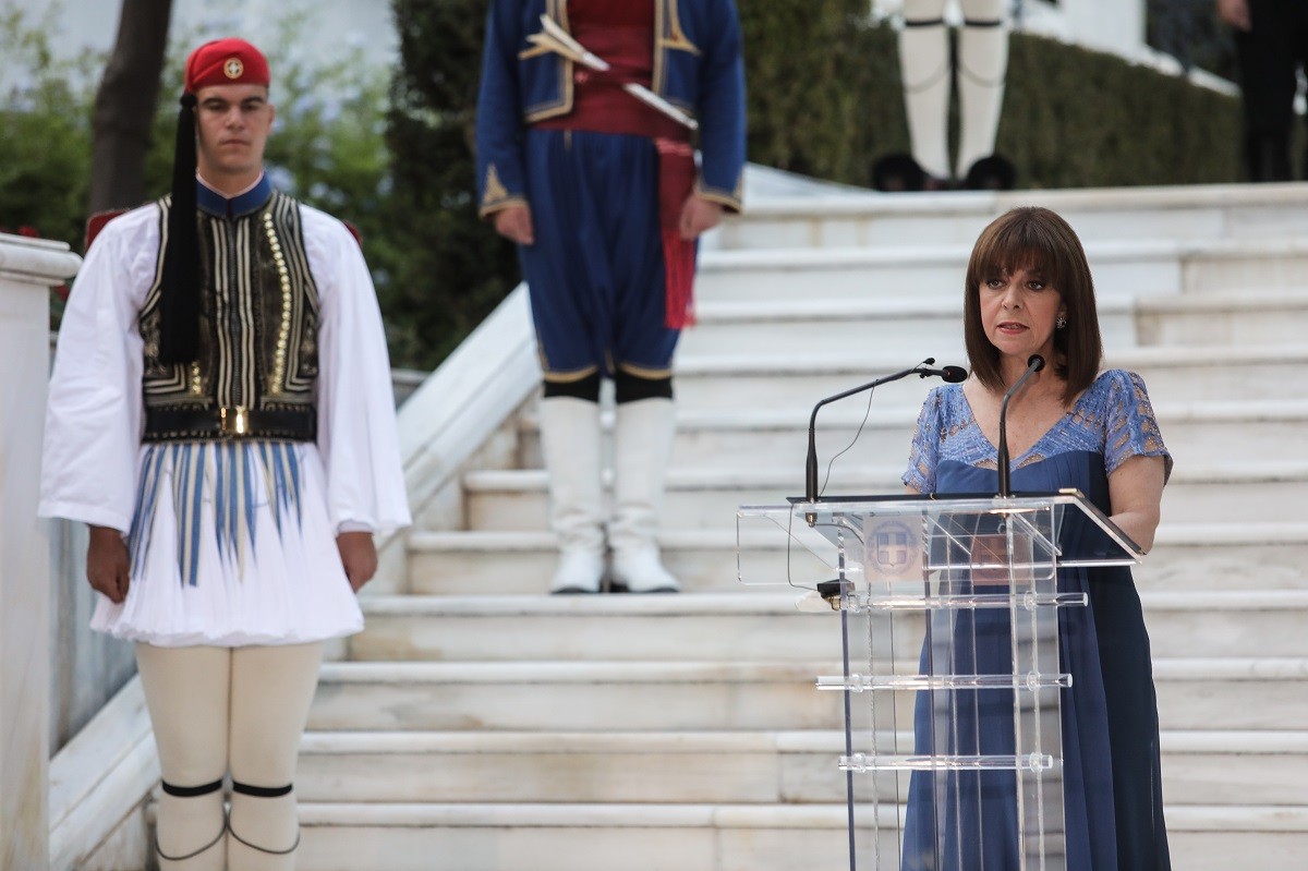Παρέμβαση Σακελλαροπούλου για τις παρακολουθήσεις: Άμεση και πλήρης ...