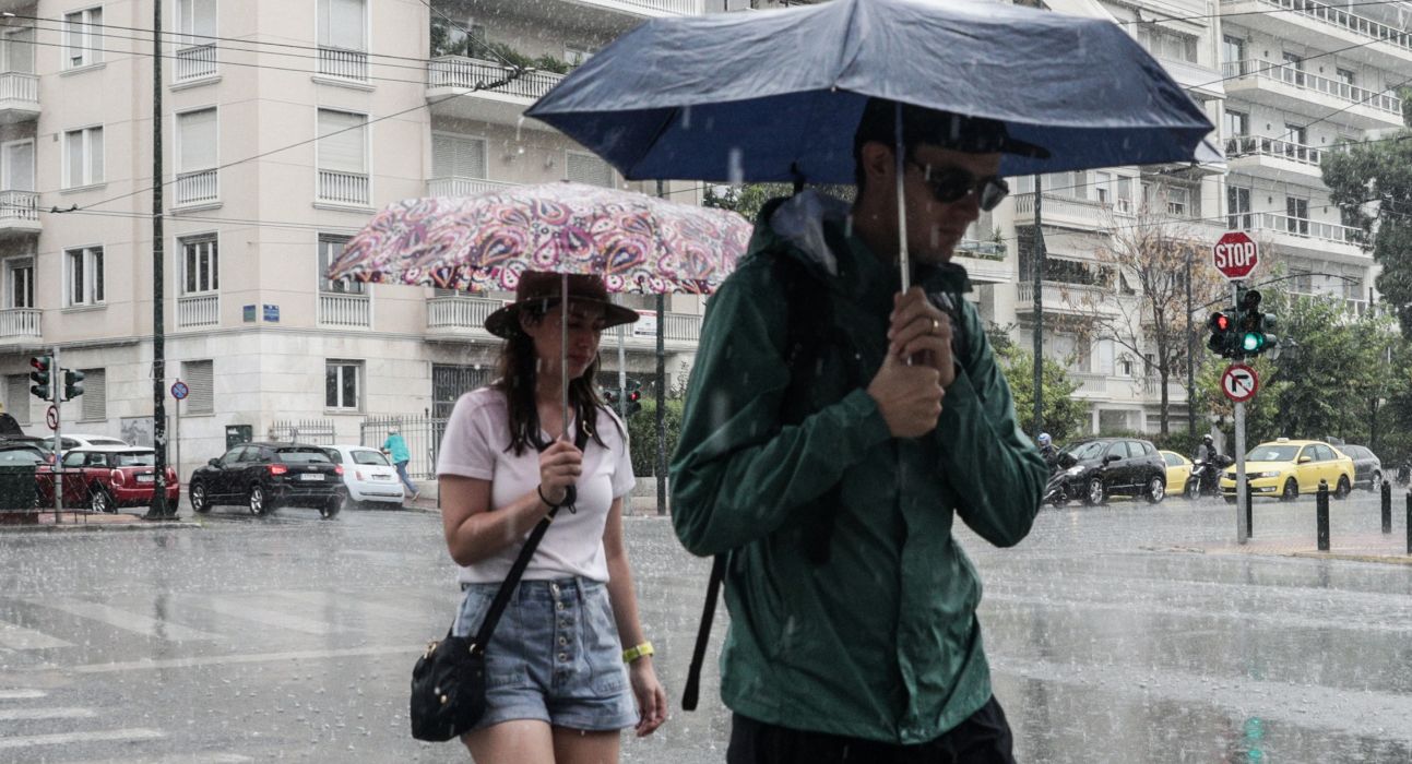 Καιρός σήμερα: Φθινοπωρινό σκηνικό με βροχές και ισχυρές καταιγίδες ...
