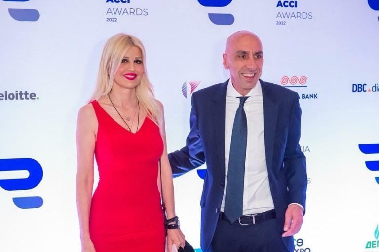 Έλενα Ράπτη: Ερωτευμένη ξανά – Η κοινή εμφάνιση με τον σύντροφό της στη ...