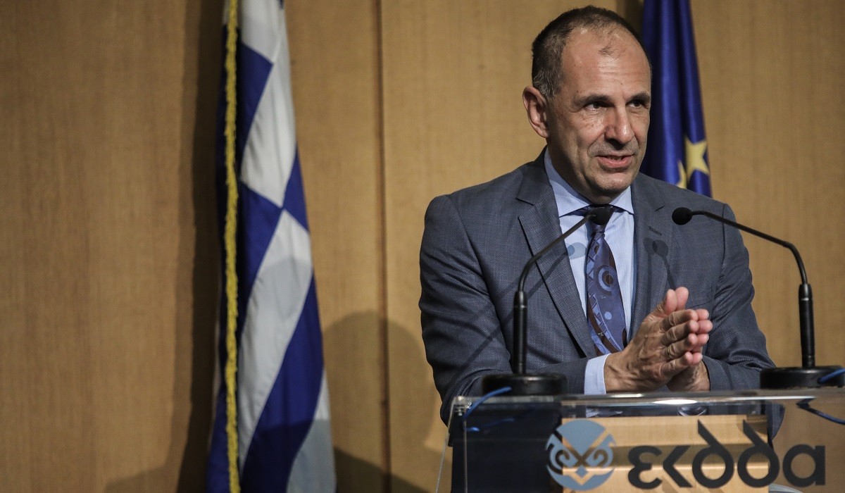 Σύγκρουση τρένων στα Τέμπη: Στο σημείο του σιδηροδρομικού δυστυχήματος ...
