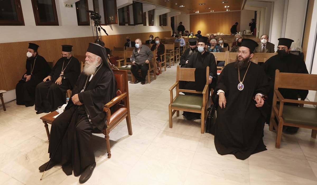 Η Ιερά Σύνοδος «αδειάζει» τον Μητροπολίτη Δωδώνης για τους βιασμούς ...