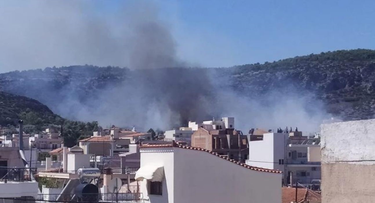 Φωτιά τώρα στο Κορωπί: Επί τόπου ισχυρές δυνάμεις της Πυροσβεστικής ...
