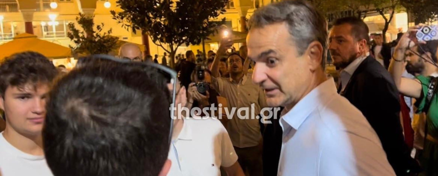 Βόλτα στην πλατεία Αριστοτέλους έκανε ο πρωθυπουργός Κυριάκος ...