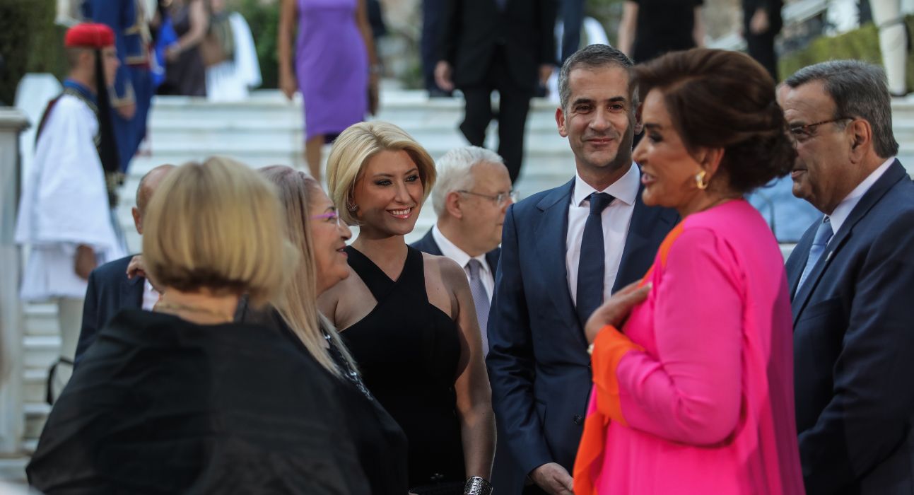 Ντόρα Μπακογιάννη: «Στη Σία Κοσιώνη λατρεύω… τα πάντα» (Video ...