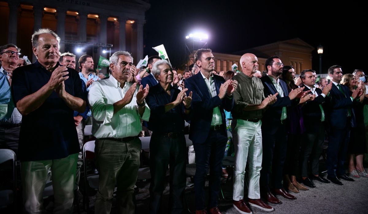 Ξανά χαμόγελα στο ΠΑΣΟΚ – Τα μηνύματα Ανδρουλάκη σε Τσίπρα και ...