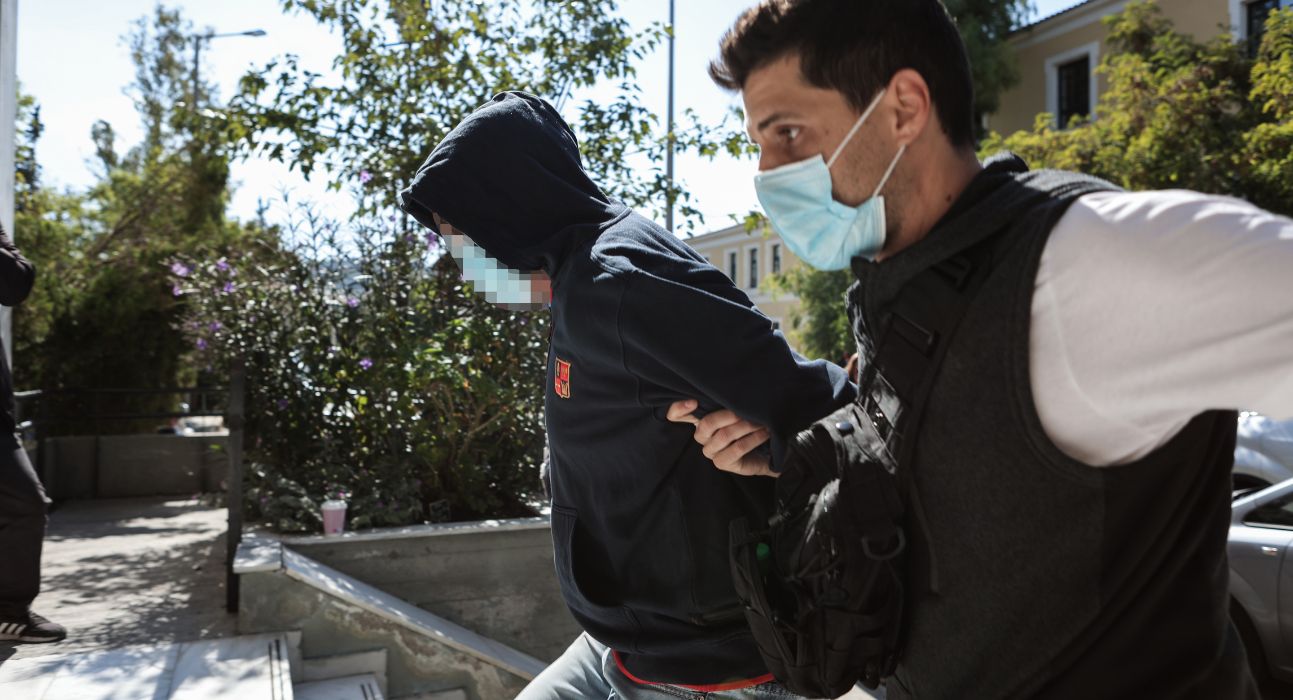 Βιασμός 12χρονης: Τέσσερα νέα εντάλματα σύλληψης – Αναγνωρίστηκαν από ...
