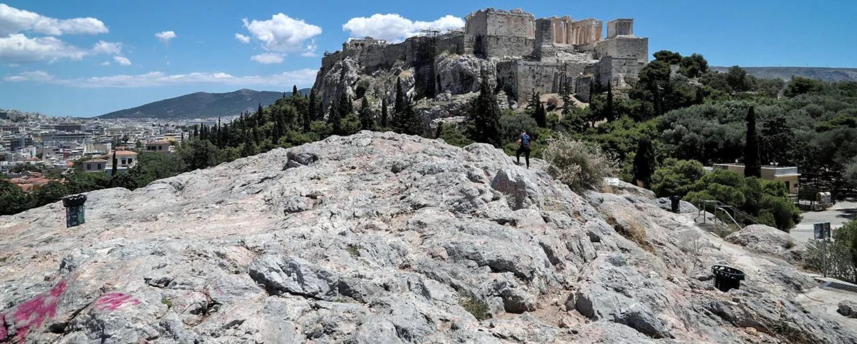 Σοκ στην Ακρόπολη: Αυτοκτόνησε η γυναίκα που έπεσε από τον λόφο του ...