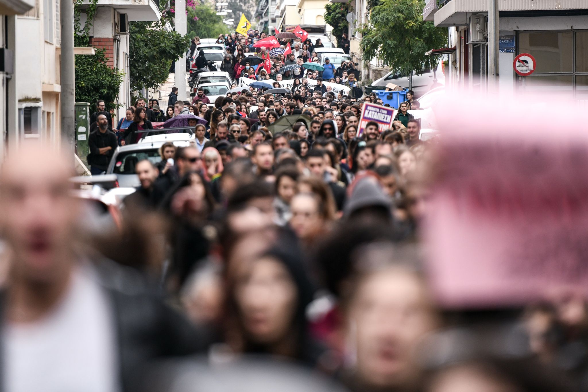 «Οχι στη συγκάλυψη του κάθε βιαστή»: Δακρυγόνα και χημικά στο τέλος της ...