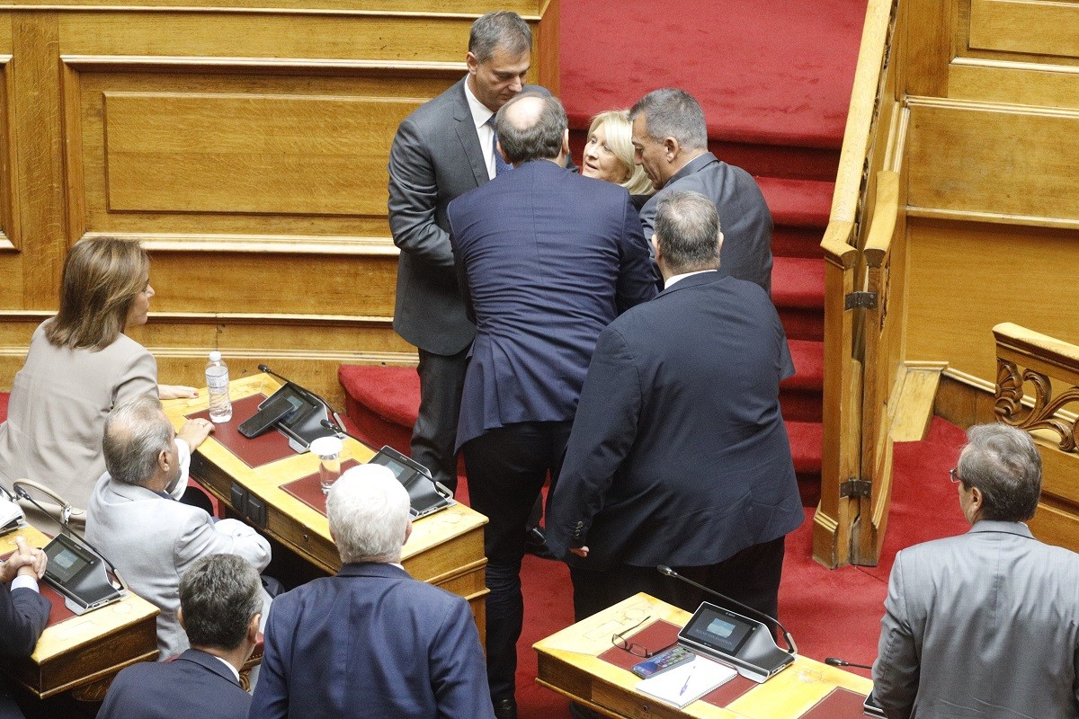 Βουλή: Η «τούμπα» της Σοφίας Βούλτεψη και η αντίδραση Τσίπρα (video ...