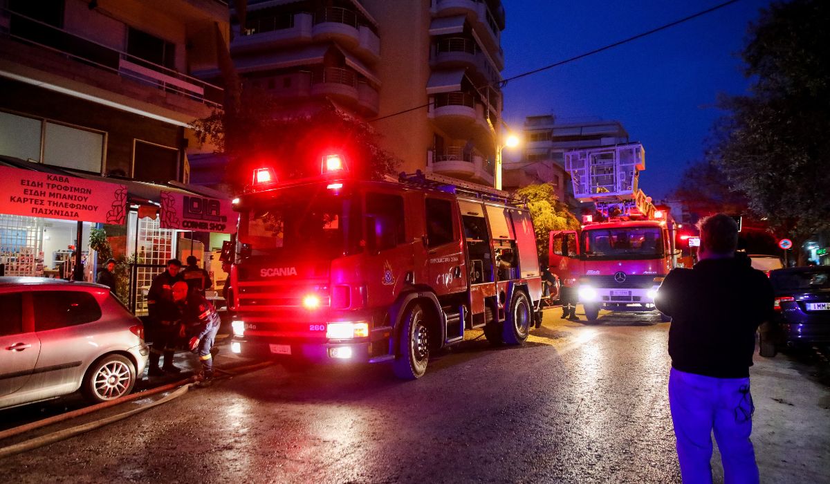 Θεσσαλονίκη: Στις φλόγες τα ξημερώματα δύο σταθμευμένα αυτοκίνητα ...