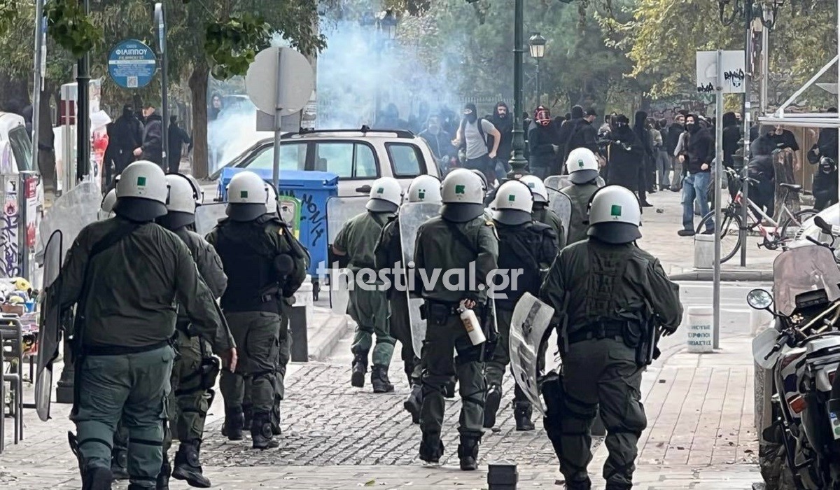 Απεργία 9 Νοέμβρη – Θεσσαλονίκη: Επεισόδια μεταξύ κουκουλοφόρων και ΜΑΤ ...