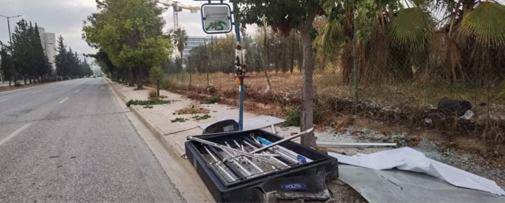 Κατεχάκη: Αυτοκίνητο προσέκρουσε σε στάση λεωφορείου – Στο νοσοκομείο ο ...