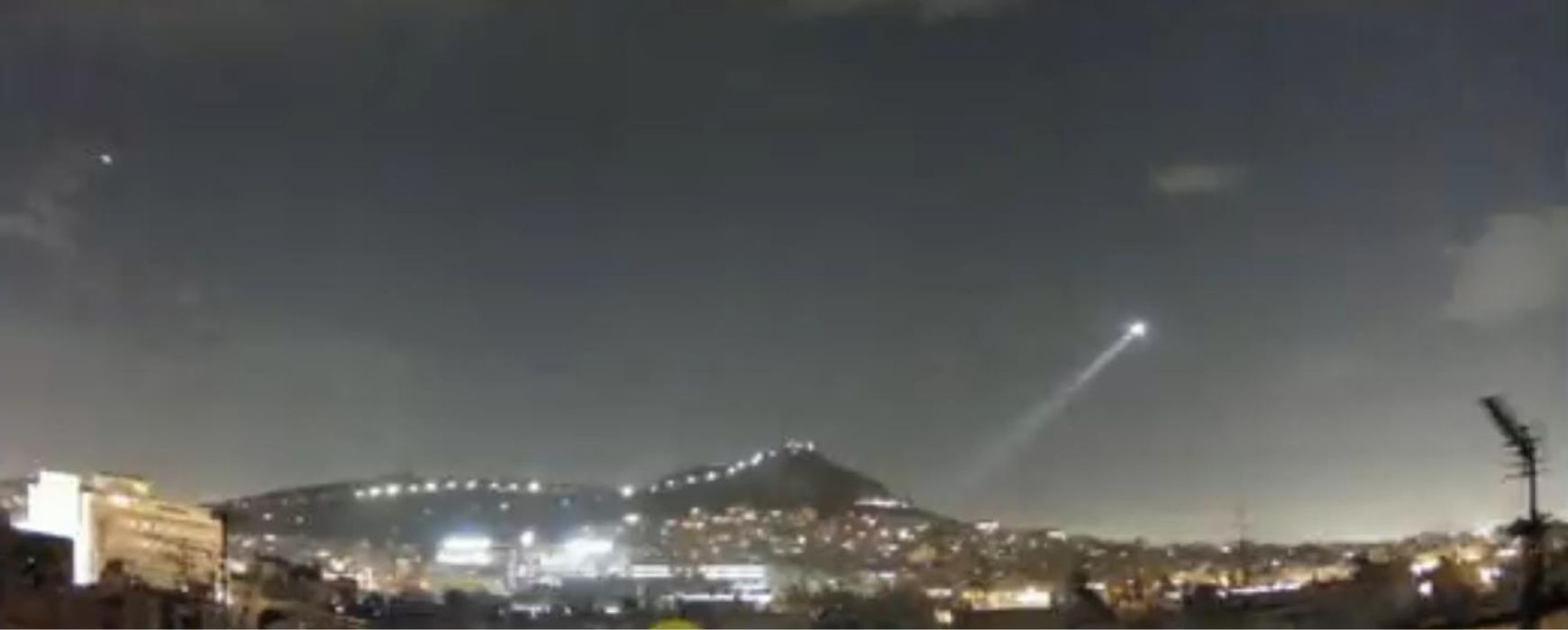 Όταν τα… UFO εμφανίστηκαν πάνω από το Κολωνάκι (Video) | topontiki.gr