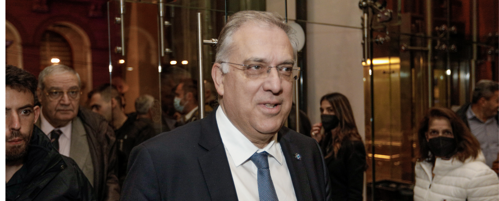 Τάκης Θεοδωρικάκος: Γιόρτασε τα γενέθλιά του στο γραφείο | topontiki.gr