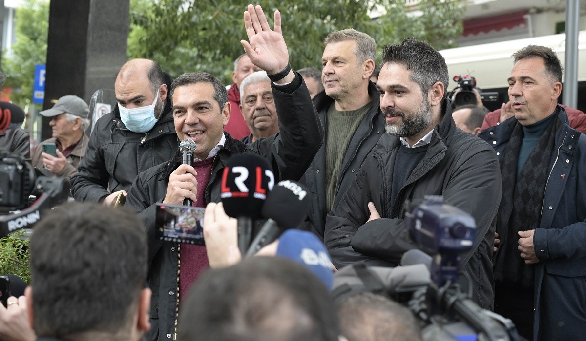Τσίπρας από Λαμία: «Στην Ελλάδα απειλούνται με σύλληψη αυτοί που ...