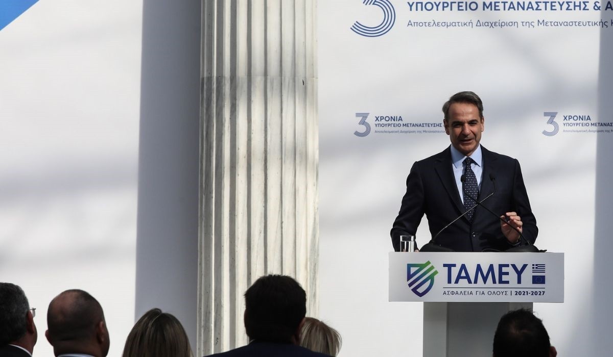 Μητσοτάκης για μεταναστευτικό: Επίθεση στην Τουρκία – Aιχμές για τη ...