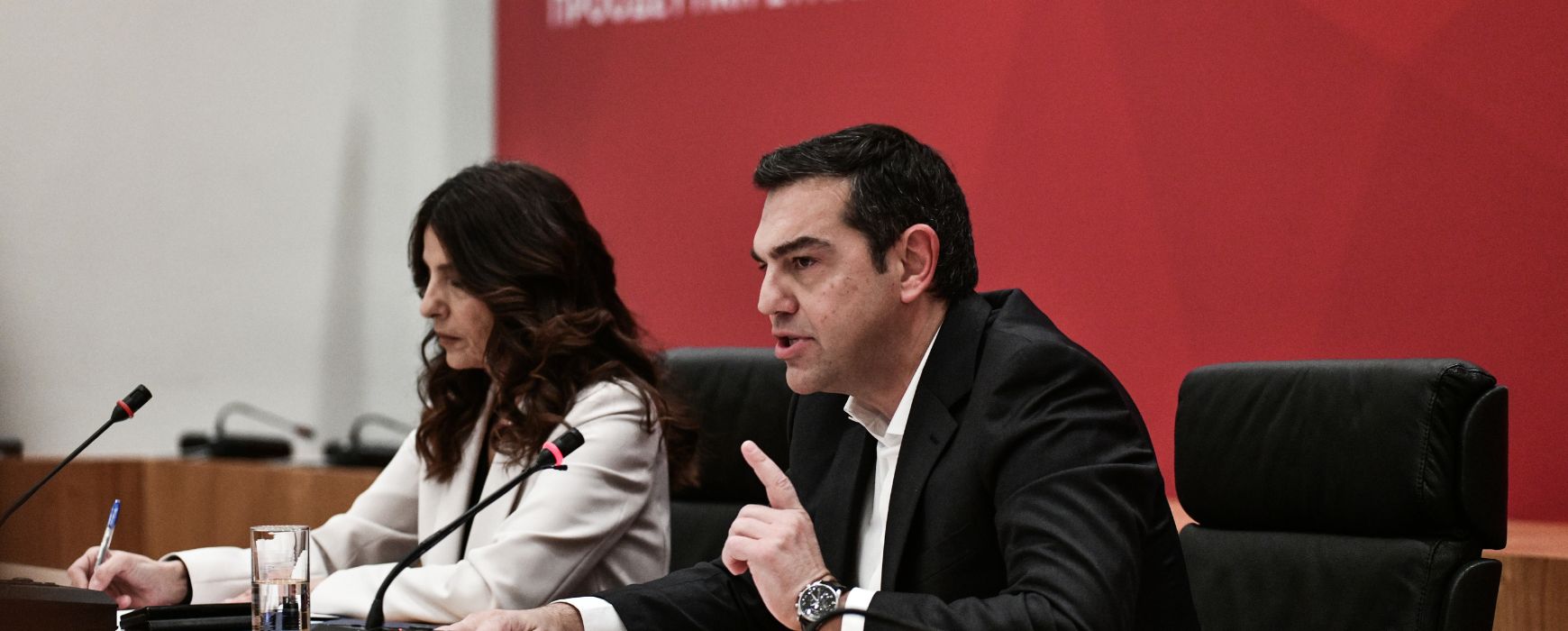 Ο συμβολισμός του Τσίπρα, το ρίσκο και τα οφσάιντ της Τσαπανίδου ...