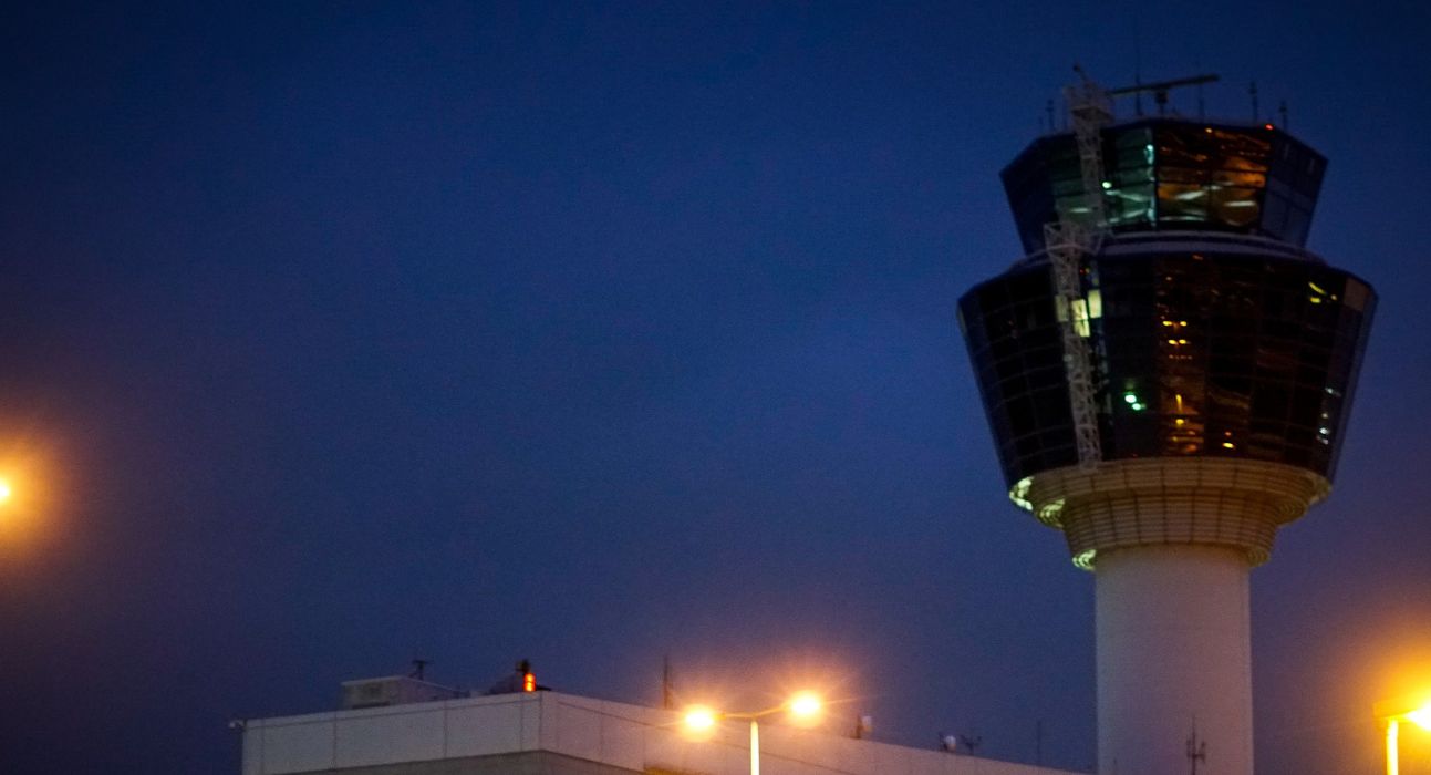 Συναγερμός στο «Ελ. Βενιζέλος»: Εκκενώνεται το αεροσκάφος – Τι ανέφερε ...