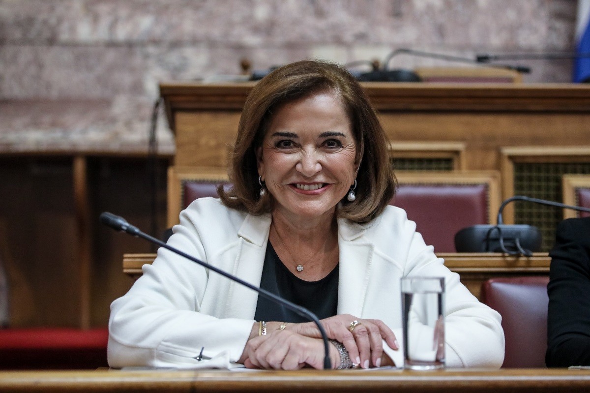 Ντόρα Μπακογιάννη: «Βάφτηκε μπλε η Κρήτη, ιστορικά δεν έχει ξαναγίνει ...