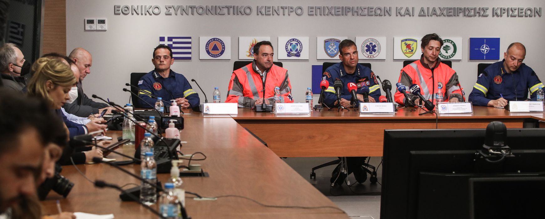 Σεισμός στην Τουρκία: Στιγμές που σημάδεψαν τους διασώστες της ΕΜΑΚ ...