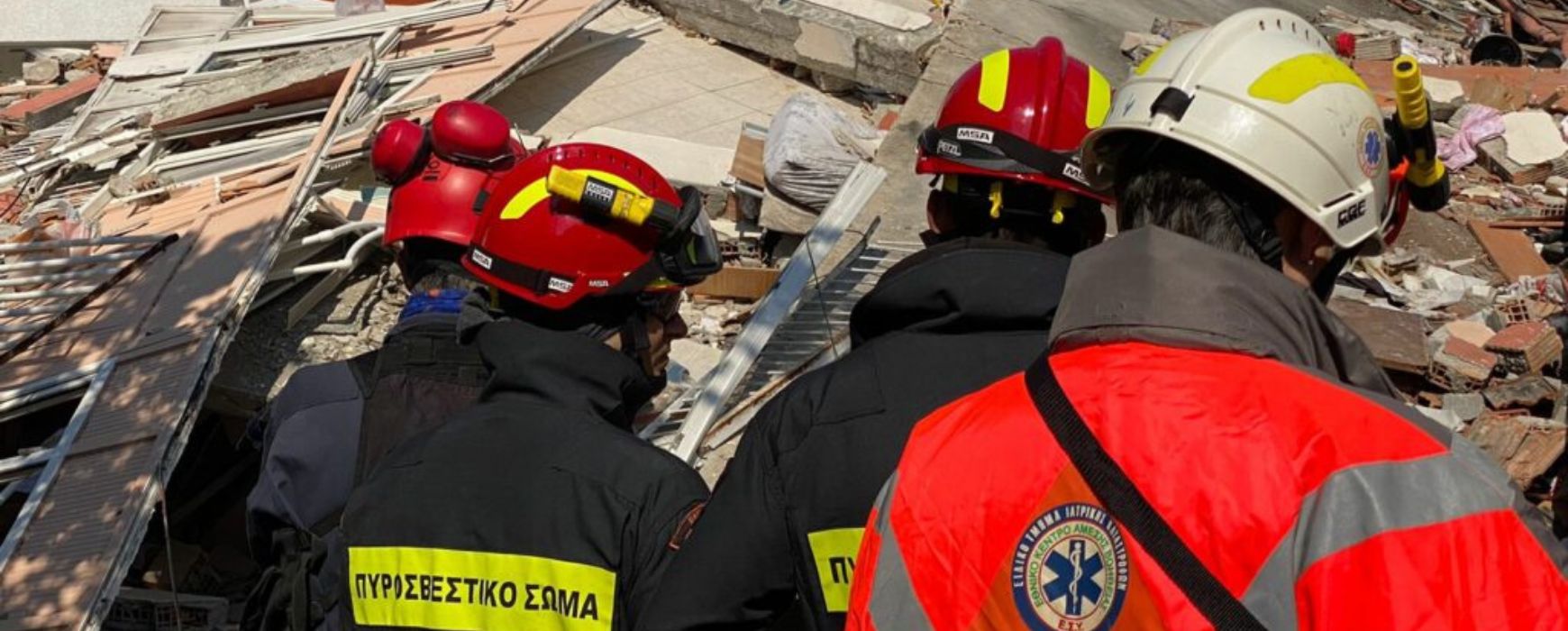 ΕΜΑΚ: Μαρτυρίες από τα χαλάσματα – «Ενστικτωδώς έβγαλα τα γάντια μου ...