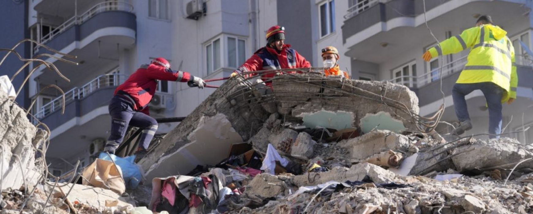 Σεισμός στην Τουρκία: Μια 85χρονη και ένα μικρό κορίτσι διασώθηκαν στο ...