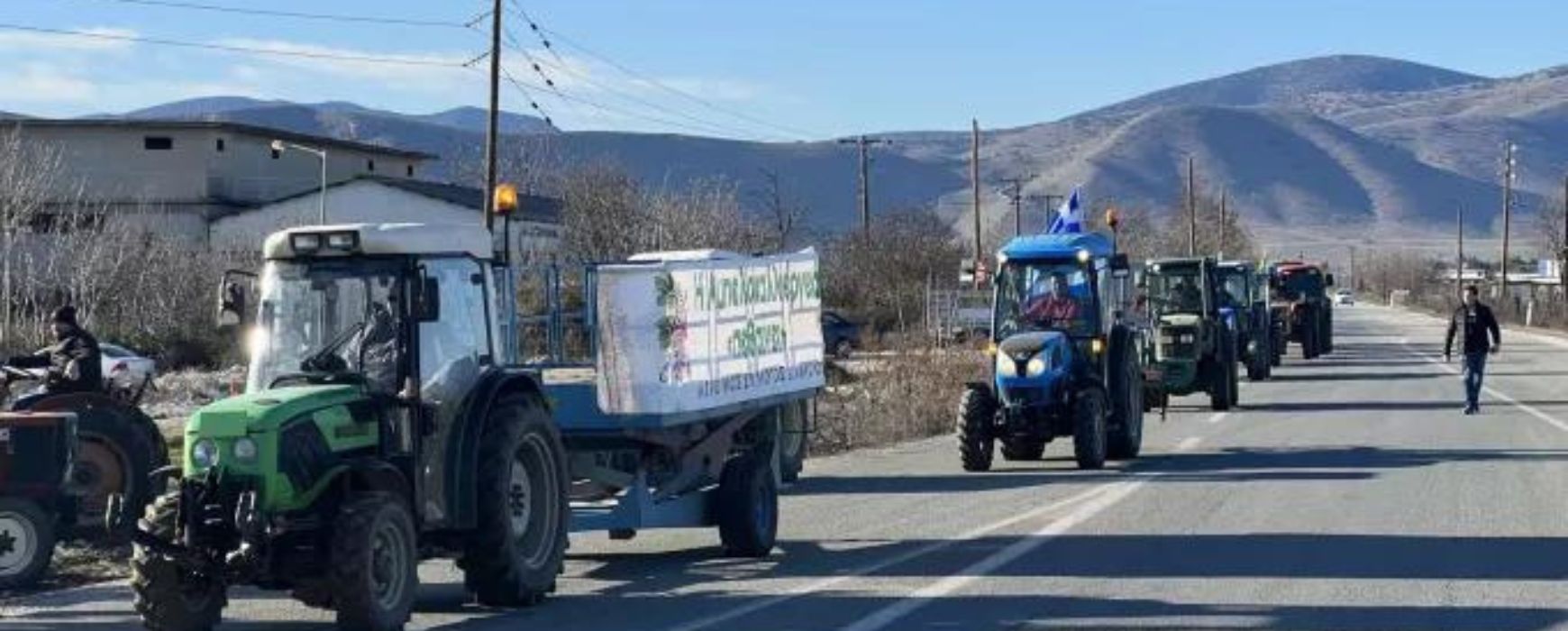 Αγρότες: Στους δρόμους τα τρακτέρ στον Τύρναβο – Η αστυνομία δεν τους ...