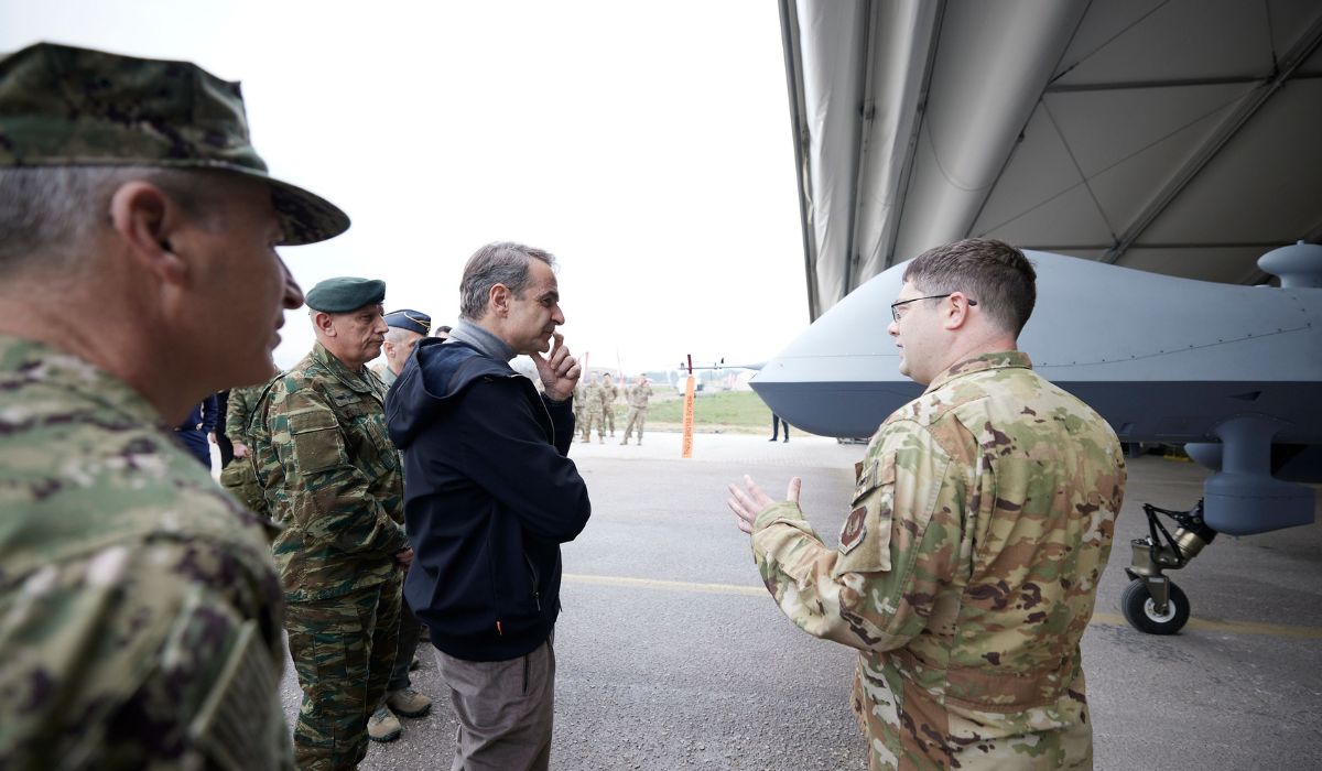Λάρισα: Στην 110 Πτέρυγα Μάχης ο Κυριάκος Μητσοτάκης (Photos ...