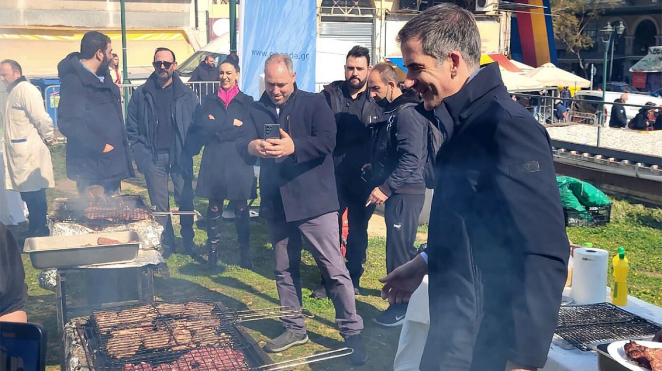 Κώστας Μπακογιάννης: Στη Βαρβάκειο για την Τσικνοπέμπτη (photos\video ...