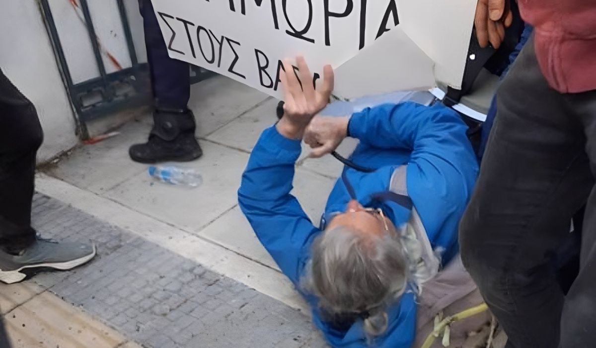 Βόλος: Αστυνομικοί χτύπησαν τον πατέρα του Βασίλη Μάγγου (photos ...