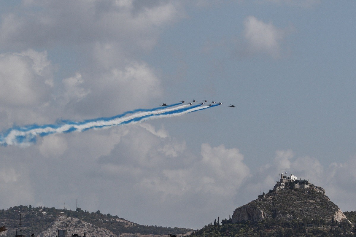 Πρόβα για την 25η Μαρτίου με πολεμικά αεροσκάφη πάνω από την Αθήνα ...